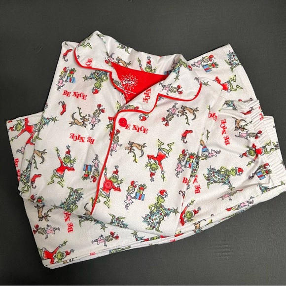 Pajamas | Grinch Flannel Pjs | Poshmark